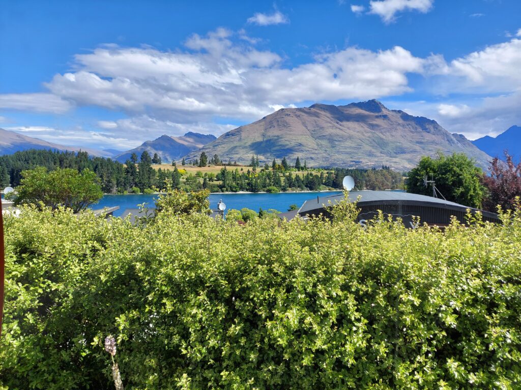 Walking Around Queenstown – Yogev The Nomad